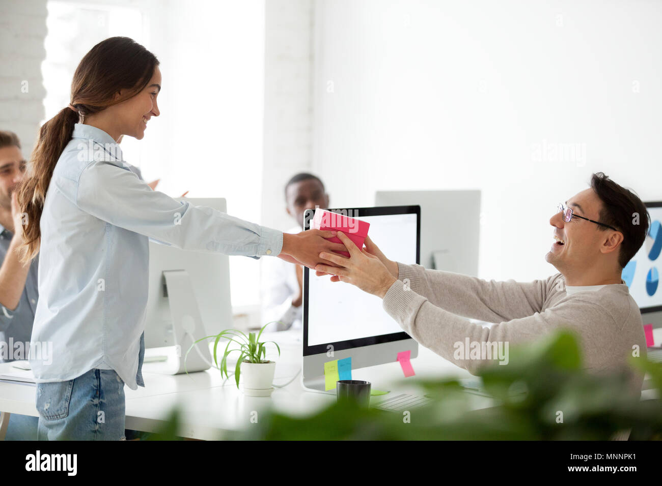 Friendly team hi-res stock photography and images - Alamy