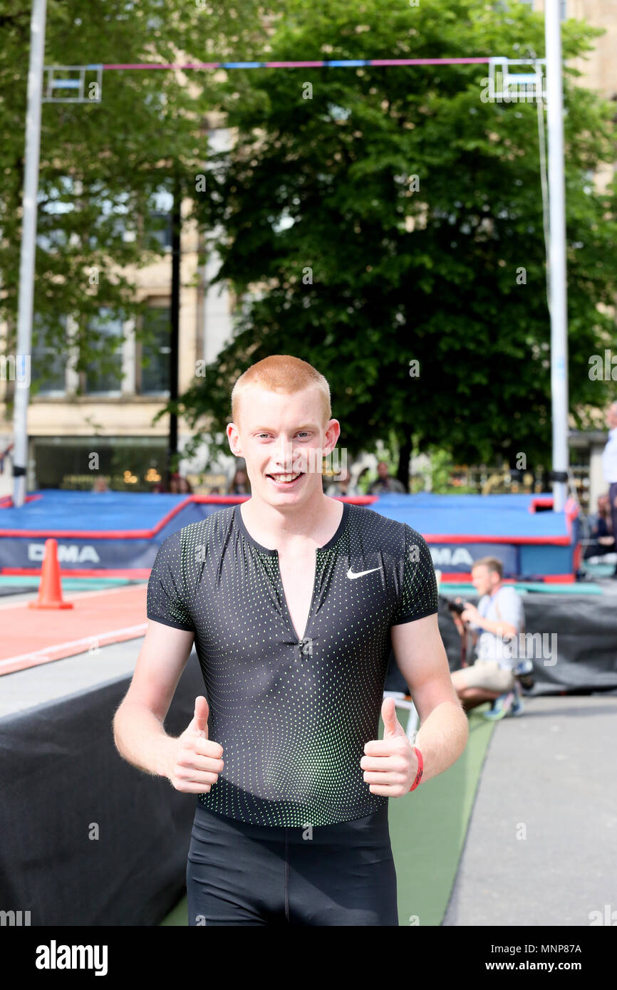 Pole vaulter start hi-res stock photography and images - Alamy