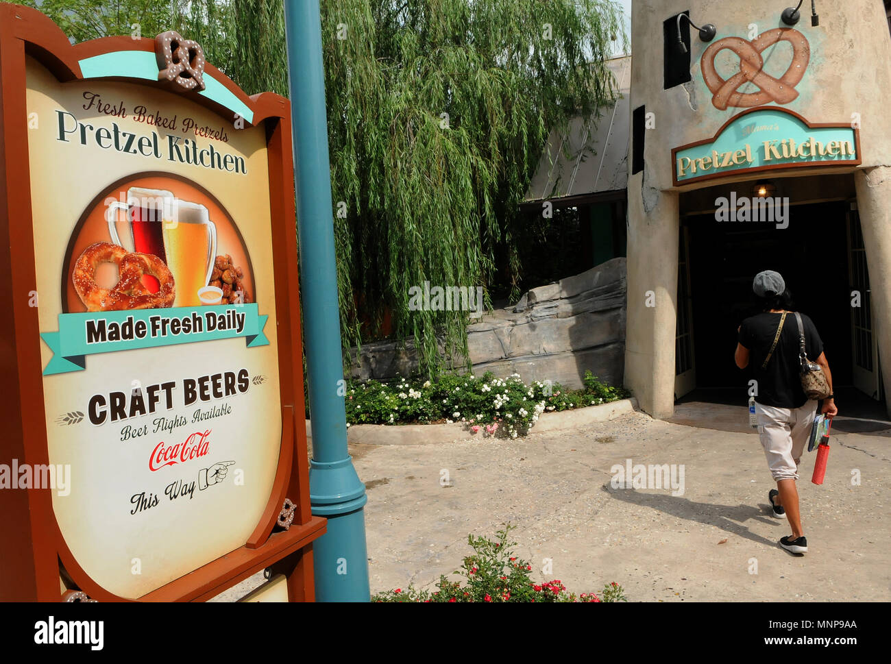 Orlando, Florida, USA. 18th May, 2018. A beer sign is seen at the ...