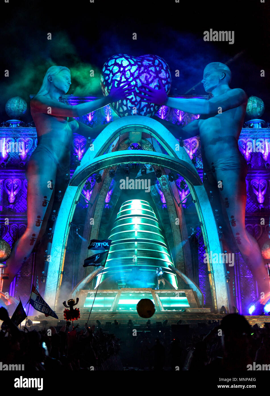 Kinetic field stage hi-res stock photography and images - Alamy