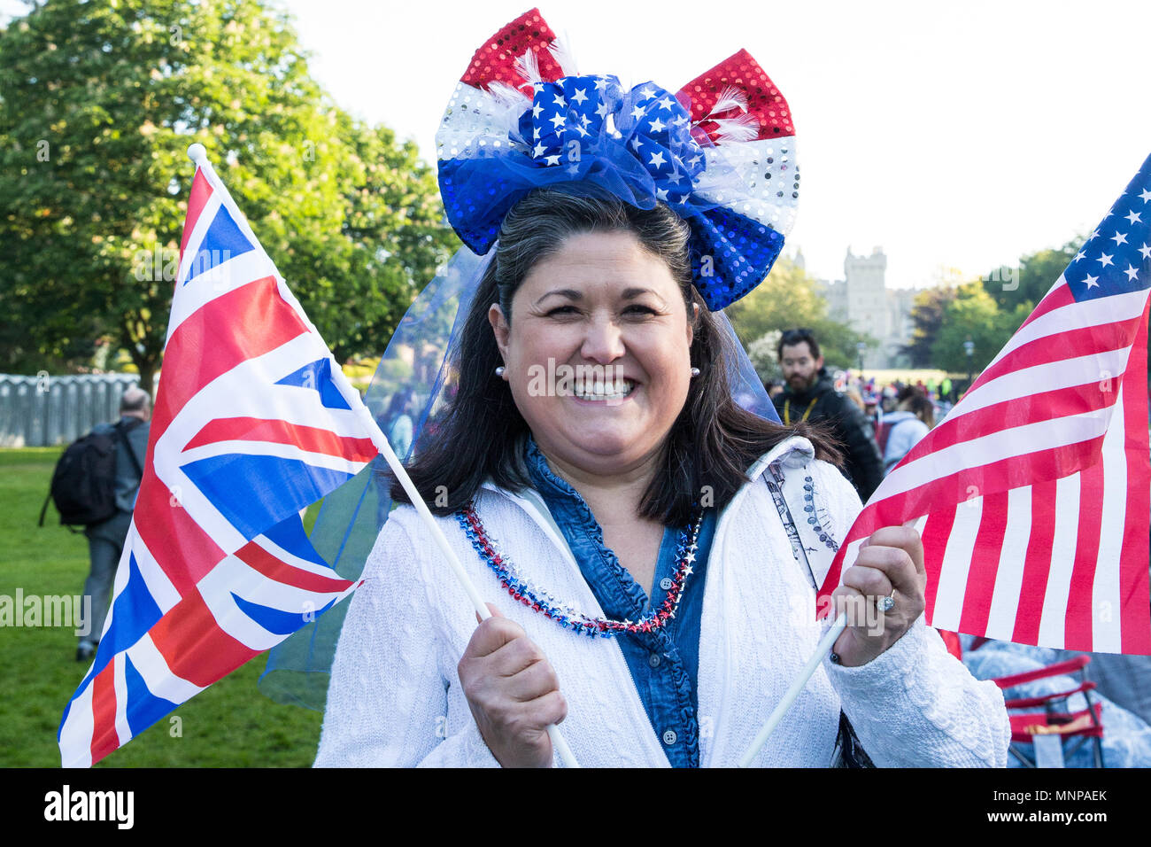 Windsor, UK. 19th May, 2018. A well-wisher on the Long Walk in front of ...