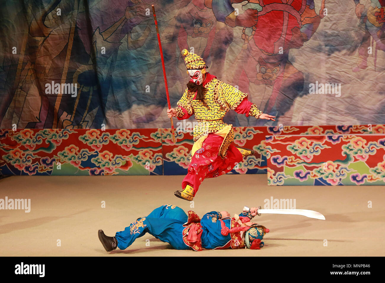 Peking opera monkey king hi-res stock photography and images - Alamy