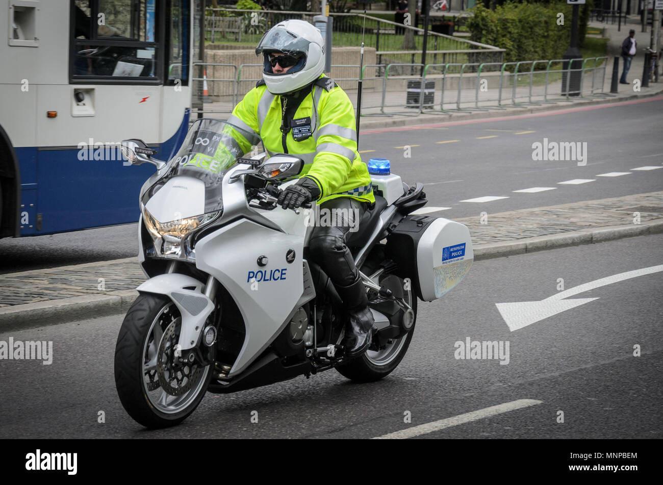 London, UK. 19th May, 2018. A policeman riding a motorcycle Credit ...