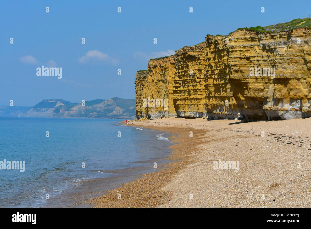 Burton Bradstock, Dorset, UK. 19th May 2018. UK Weather. Warm sunshine ...