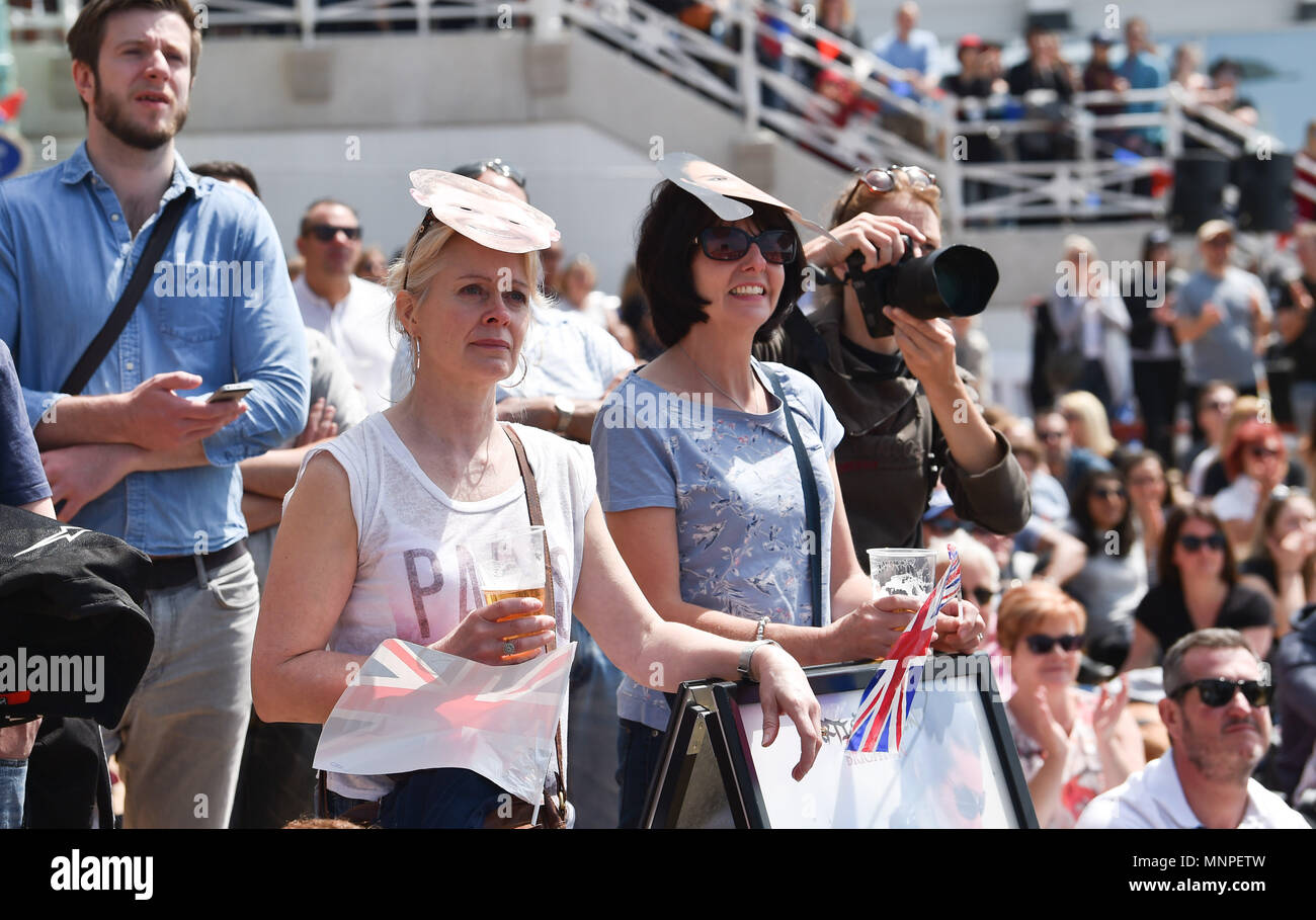 Brighton UK 19th May 2018 - Thousands watch the Royal wedding between ...