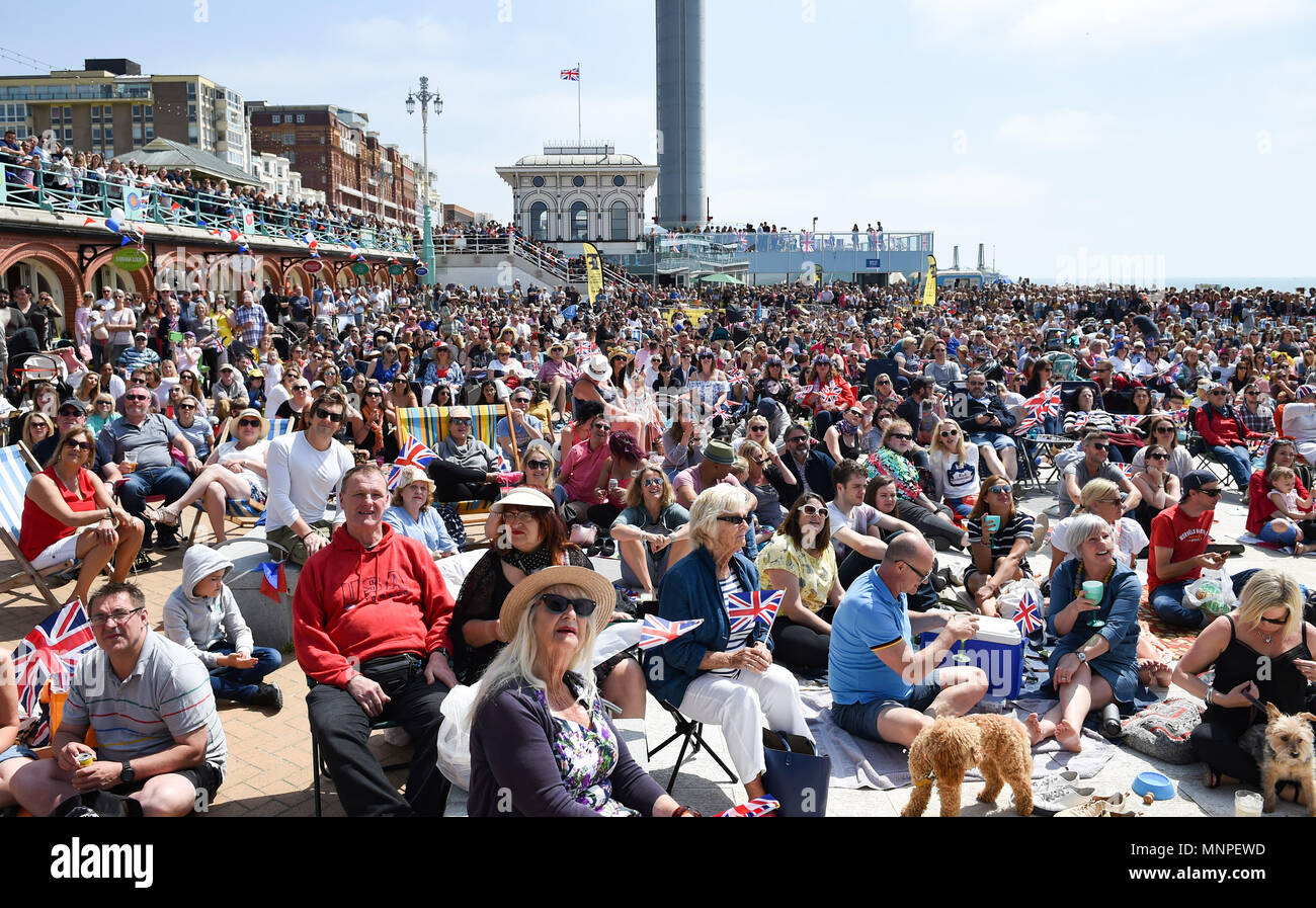 Brighton UK 19th May 2018 - Thousands watch the Royal wedding between ...