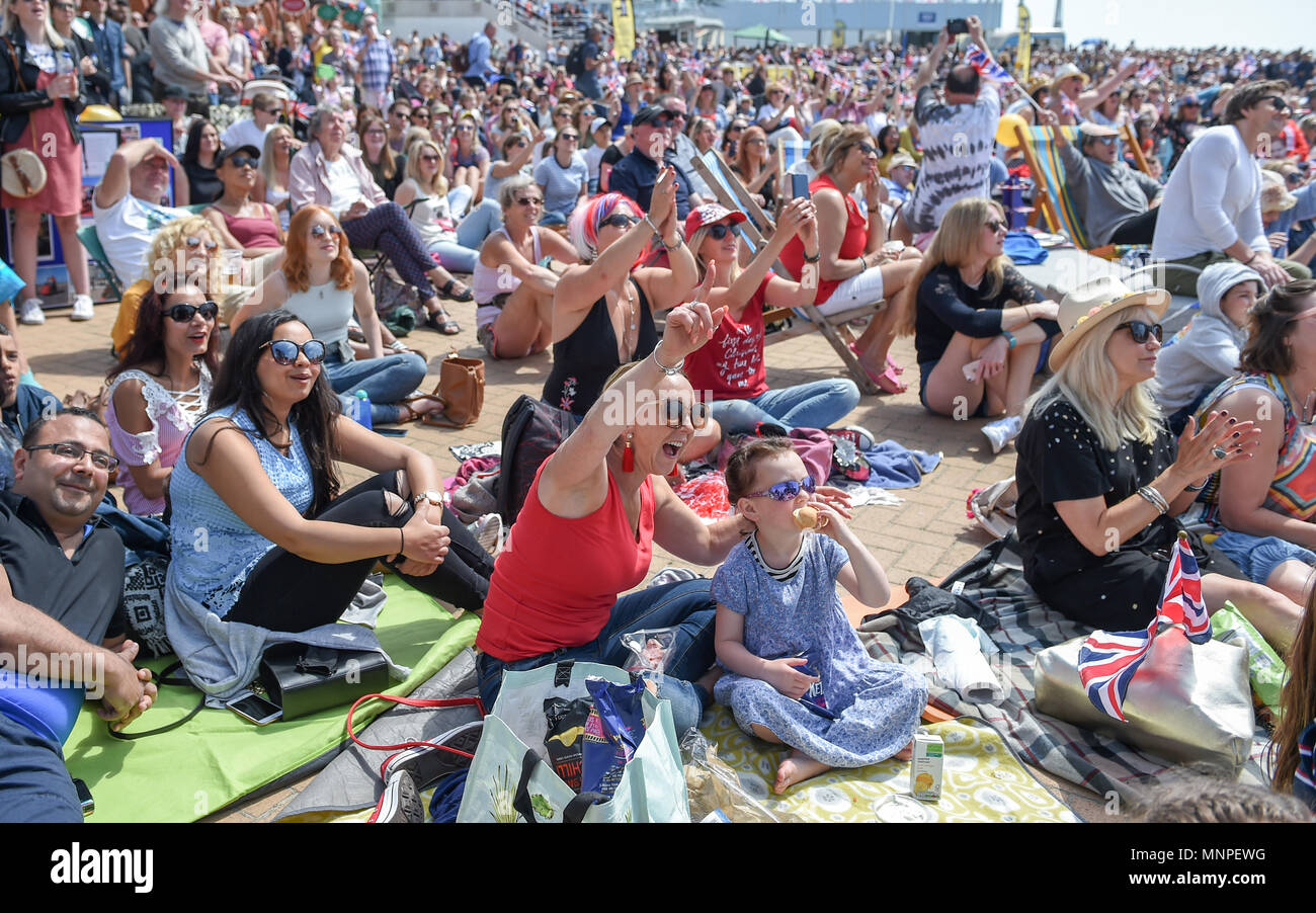 Brighton UK 19th May 2018 - Thousands watch the Royal wedding between ...
