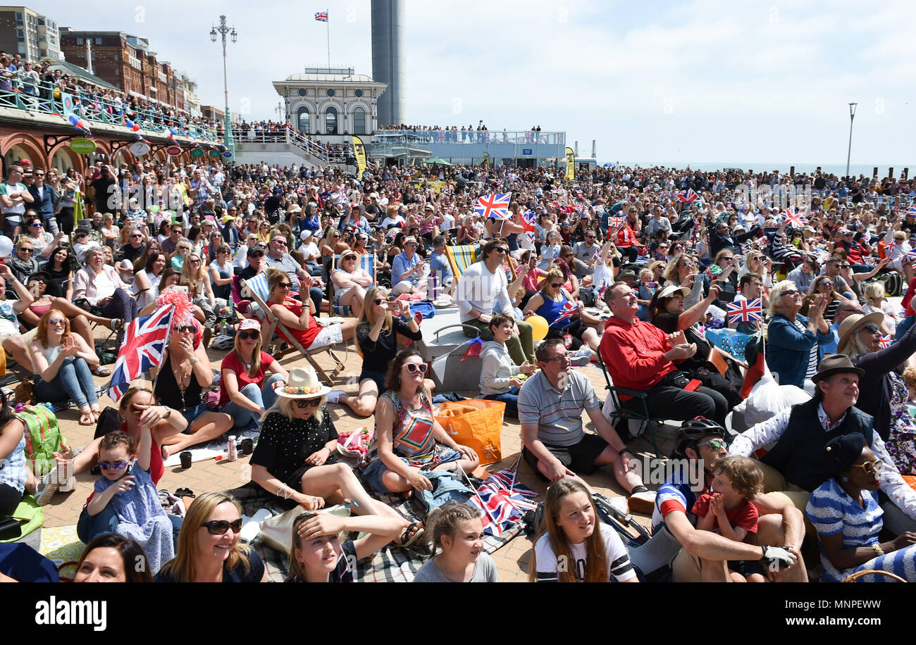 Brighton UK 19th May 2018 - Thousands watch the Royal wedding between ...