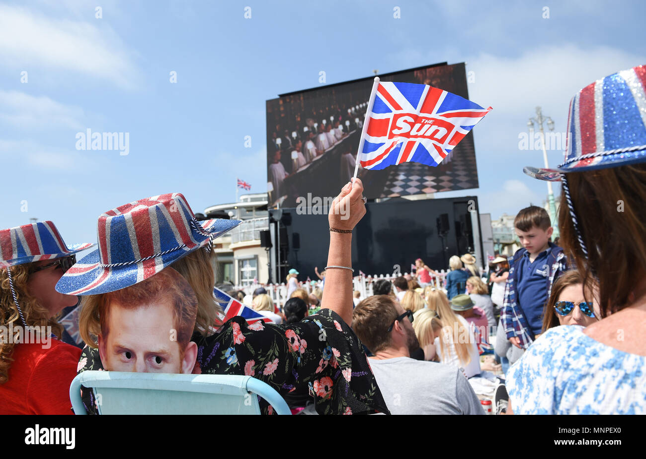 Brighton UK 19th May 2018 - Thousands watch the Royal wedding between ...
