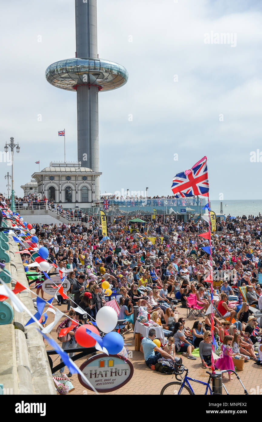 Brighton UK 19th May 2018 - Thousands watch the Royal wedding between ...