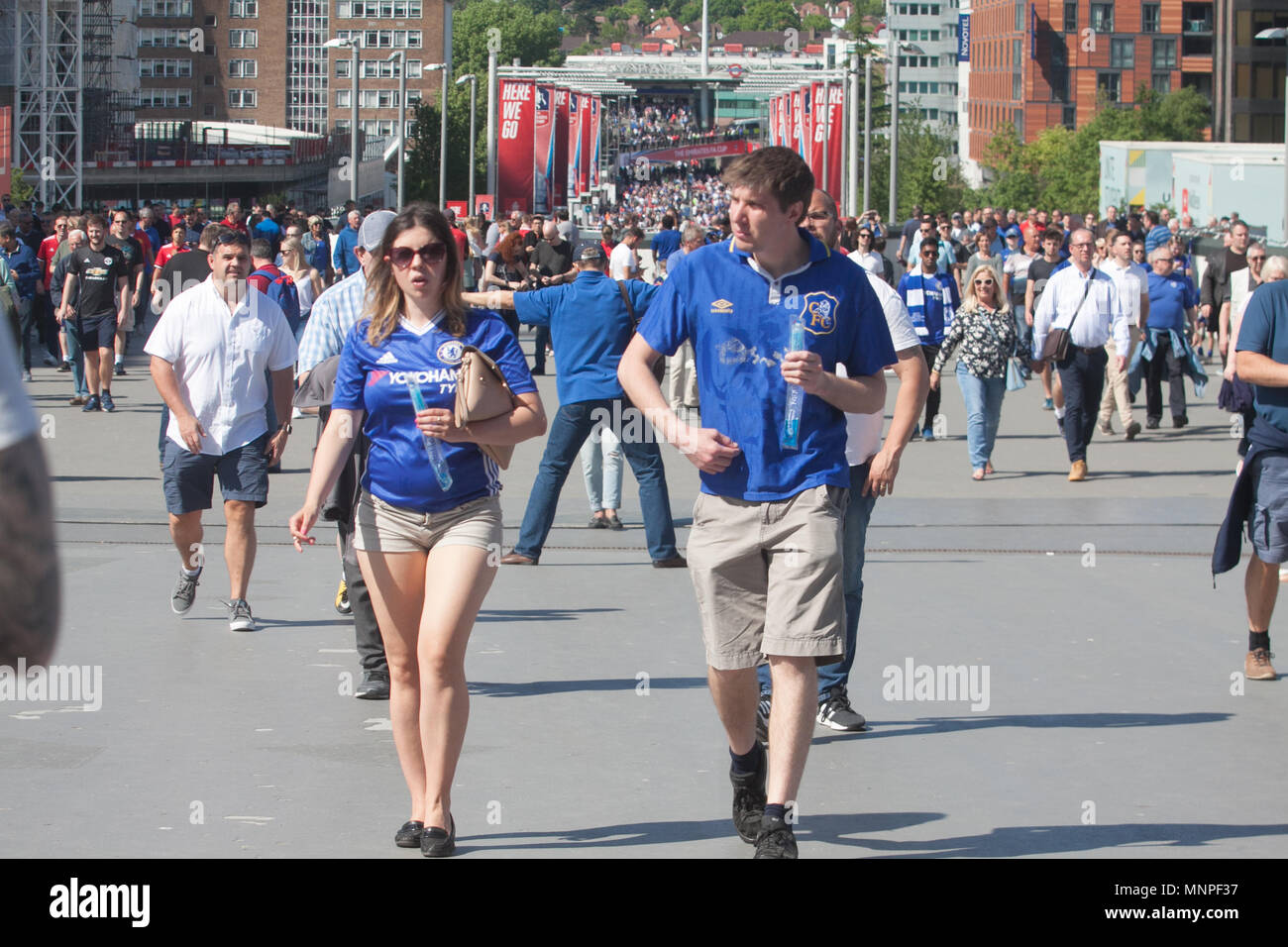 Wembley Middlesex, UK. 19th May 2018. Thousands of Football Fans start ...