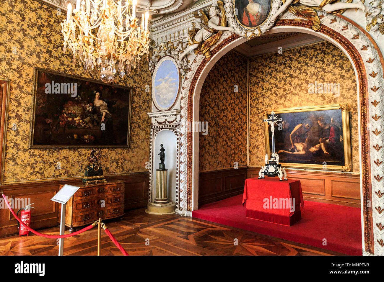 17 May 2018, Germany, Gotha: A cross is on a table in the bed and ...