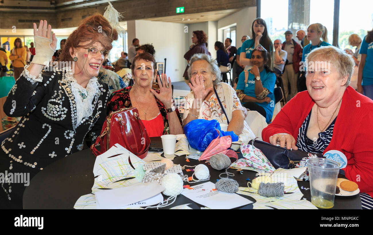 London queen tea party hi-res stock photography and images - Alamy