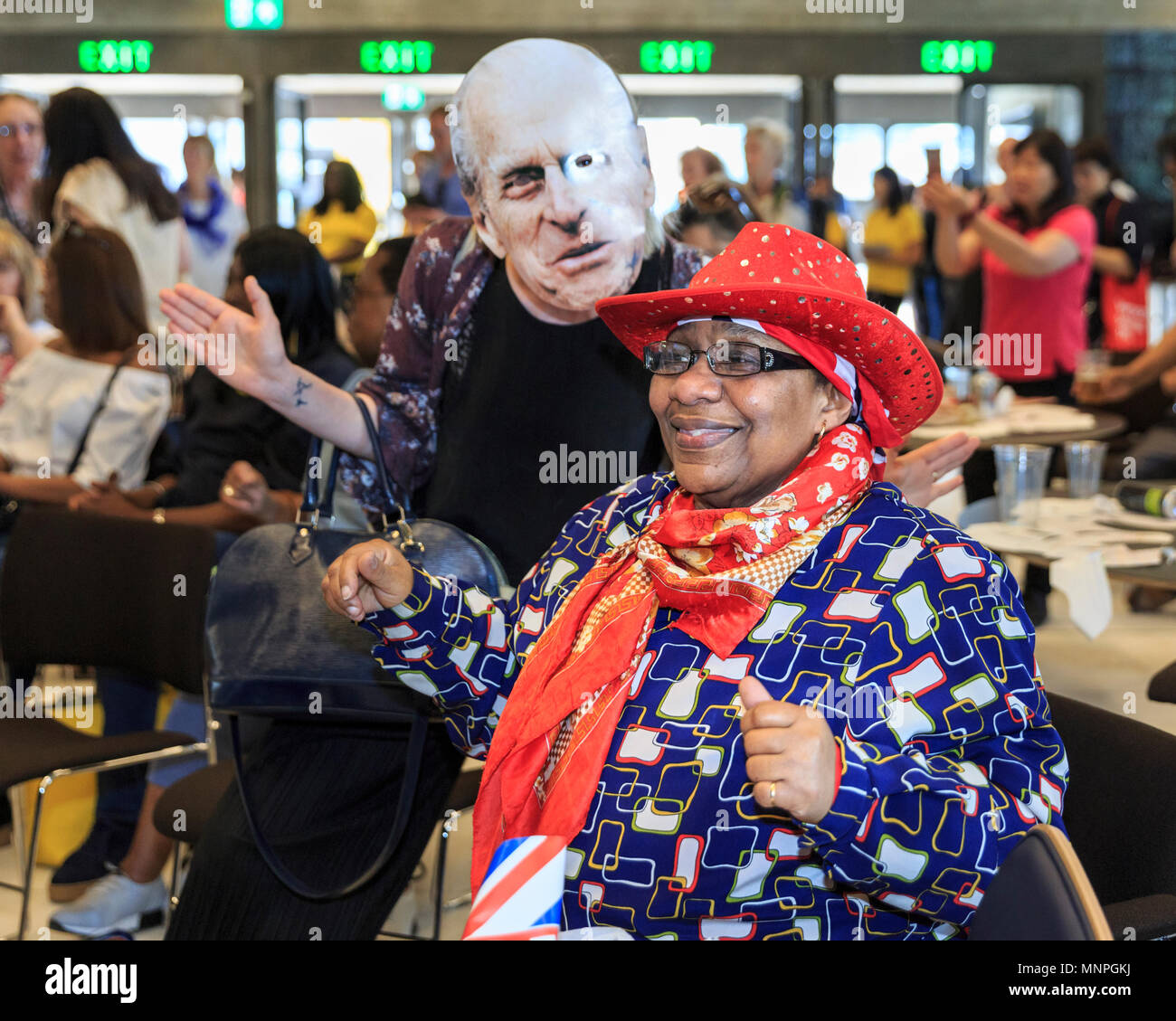 London queen tea party hi-res stock photography and images - Alamy