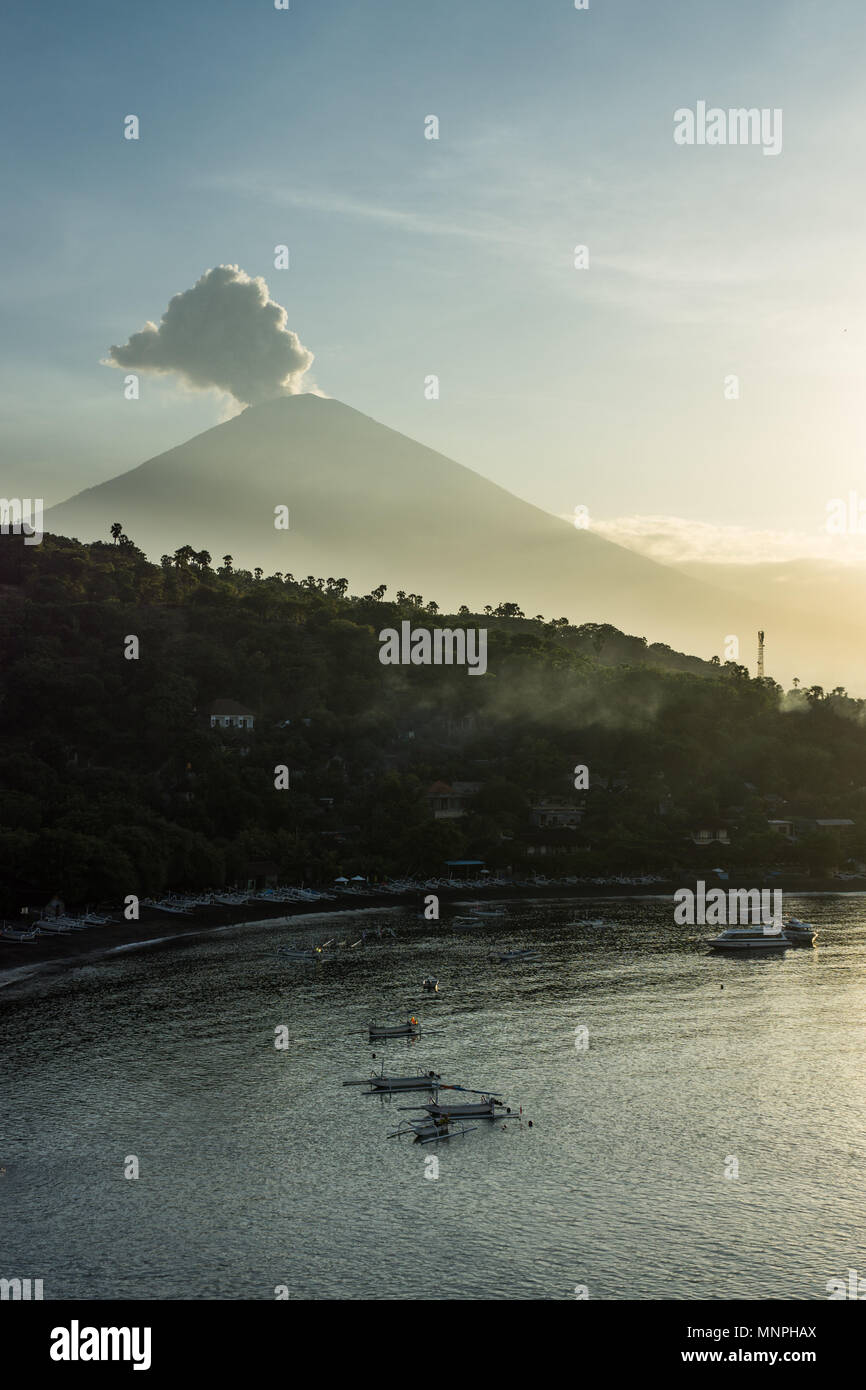 Jemeluk, Amed, Bali, Indonesia, 19 May 2018. Eruption of Mt. Agung seen ...