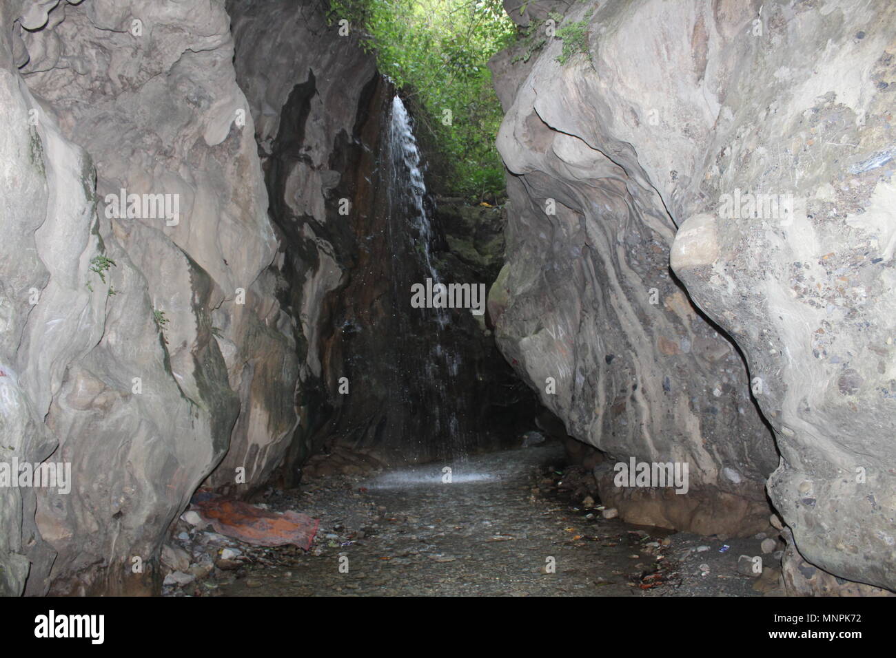 River robbers cave locally known as guchhupani hi-res stock photography ...