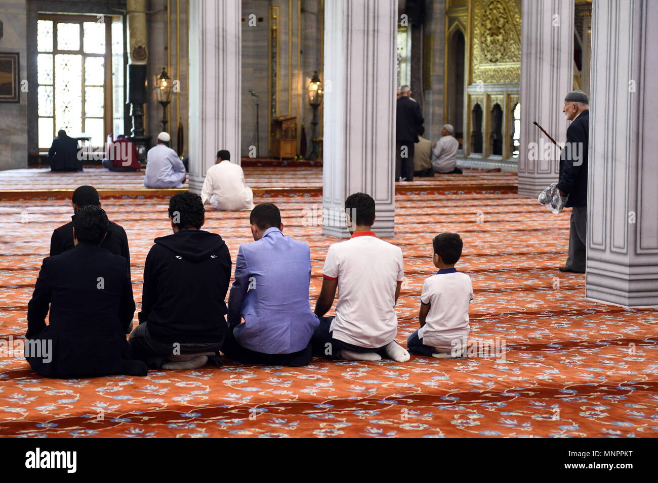 Sultan ahmed mosque blue mosque prayer hi-res stock photography and ...