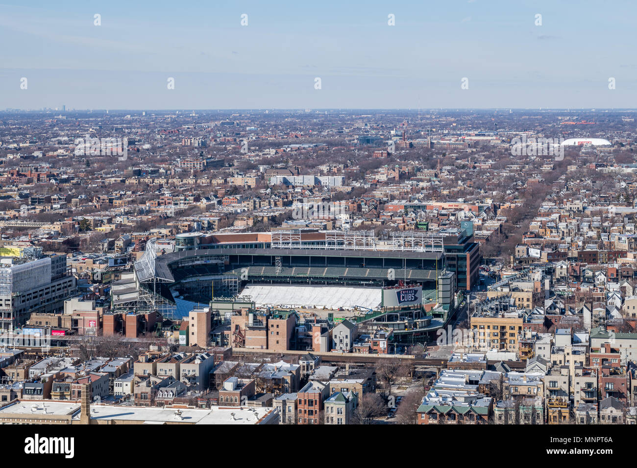 Wrigley field chicago exterior hi-res stock photography and images - Alamy