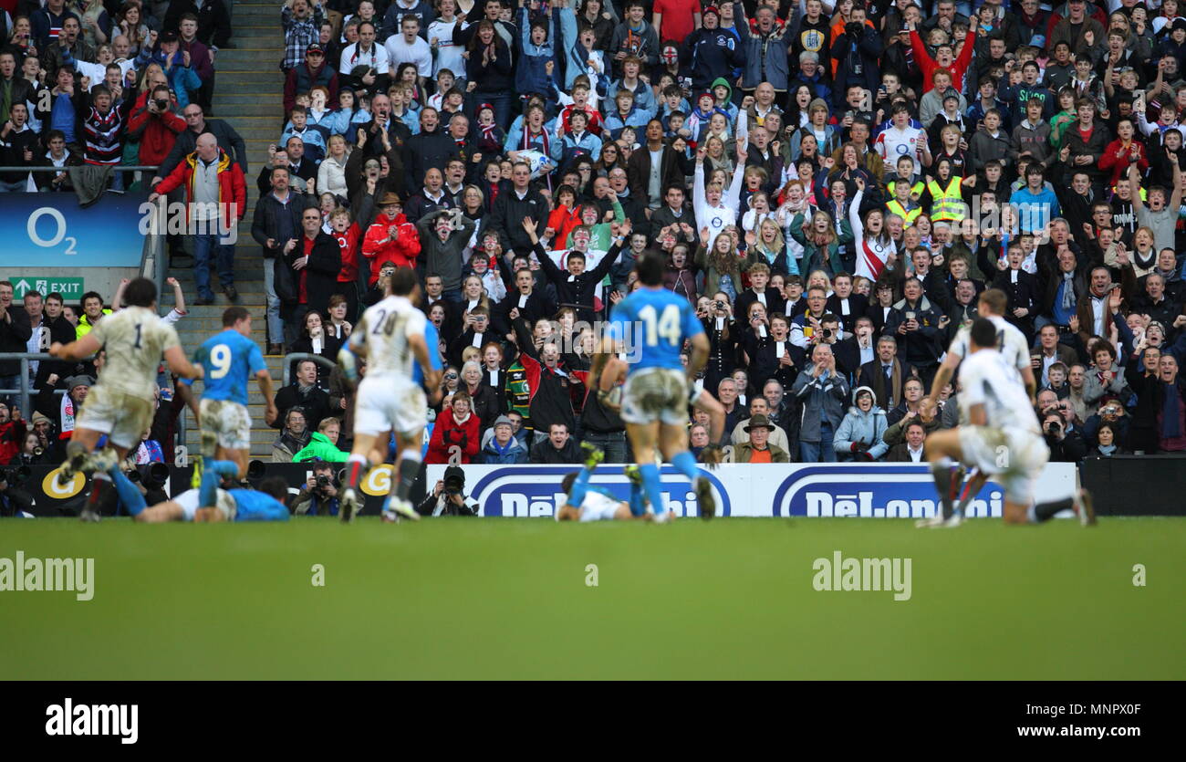 The crowd cheer as England score during the England vs. Italy RBS 6 ...
