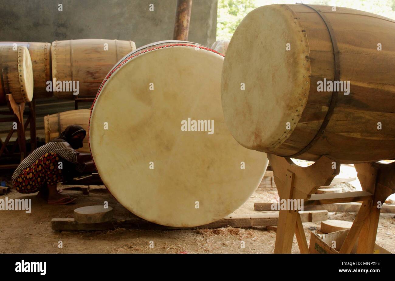 Madiun, Indonesia. 18th May, 2018. Workers refine the skeleton section ...