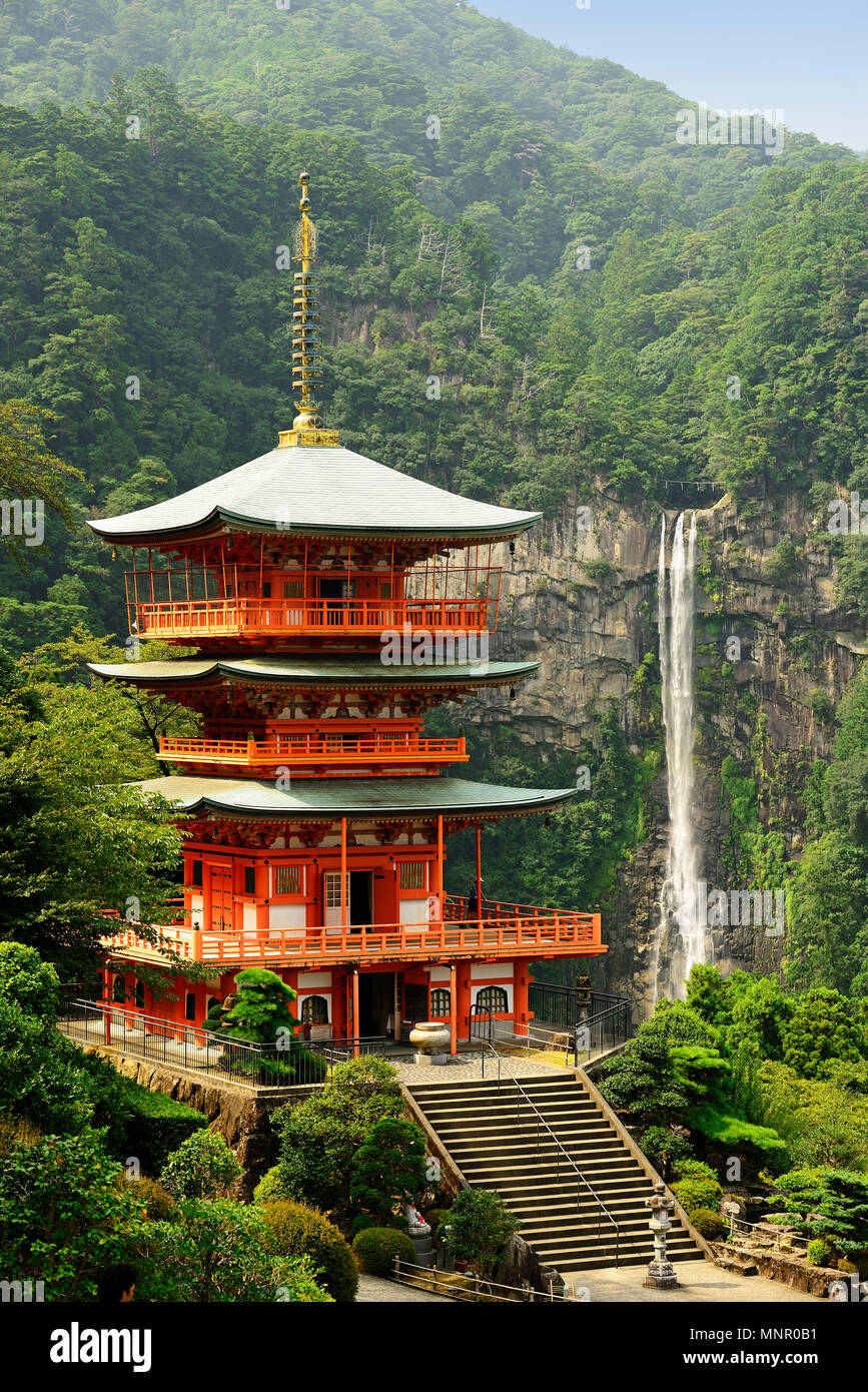Kumano nachi waterfalls hi-res stock photography and images - Alamy
