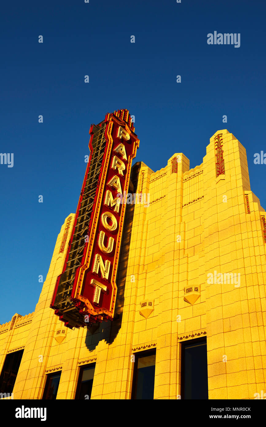 Paramount cinema hi-res stock photography and images - Alamy