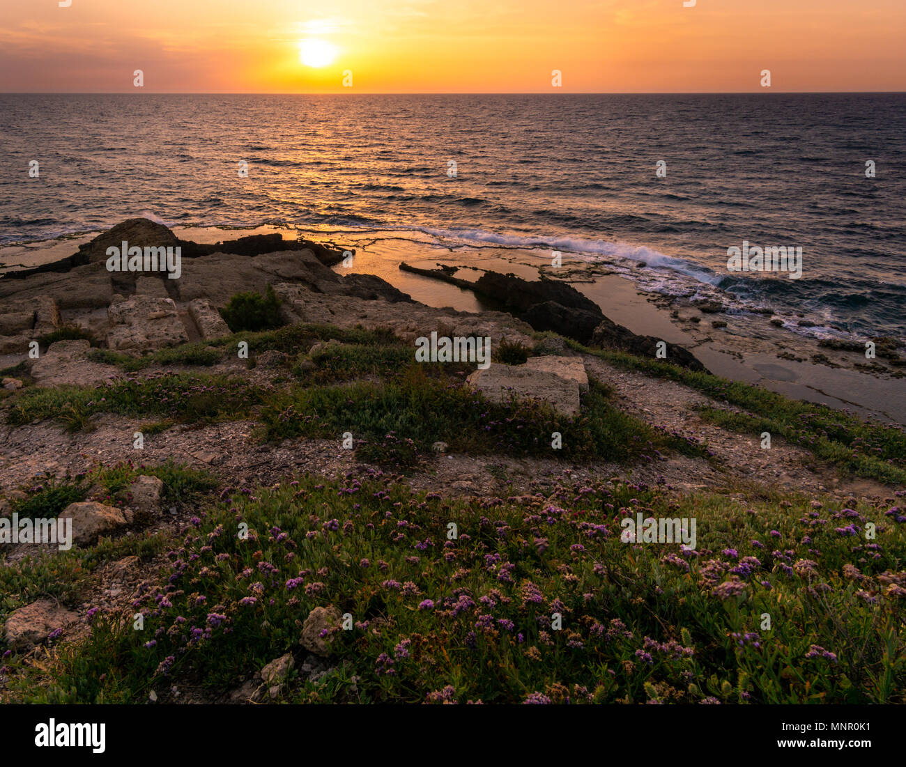 Giant rocks hi-res stock photography and images - Alamy