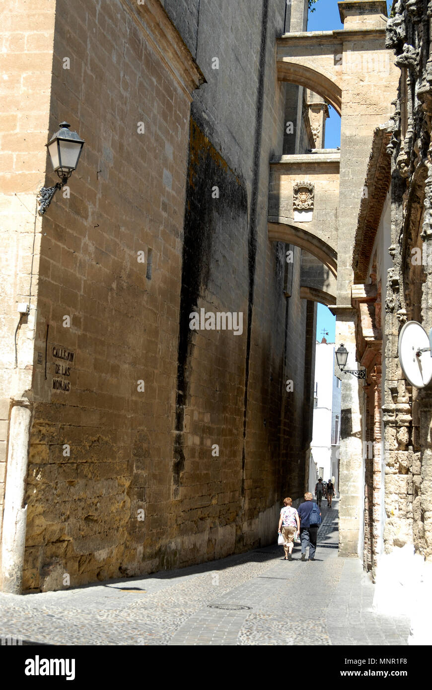 A narrow street, two meters wide - just enough space for small passing ...