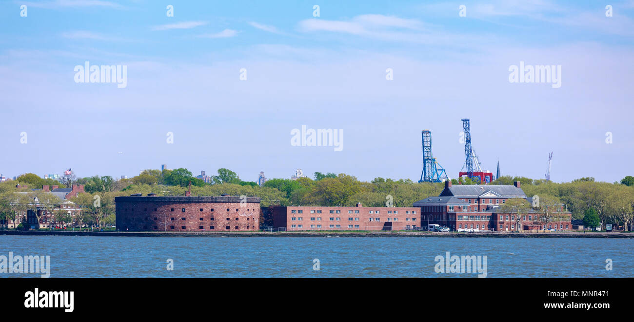 Round island riverside park hi-res stock photography and images - Alamy