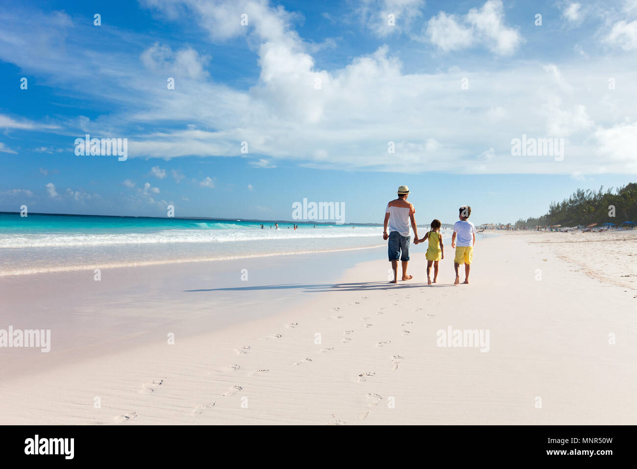 Bahamas beach and people hi-res stock photography and images - Alamy