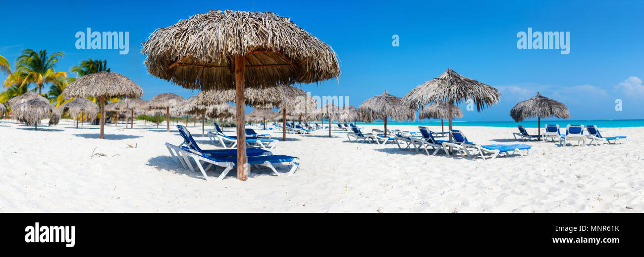 Panorama of a beautiful Caribbean beach Stock Photo - Alamy