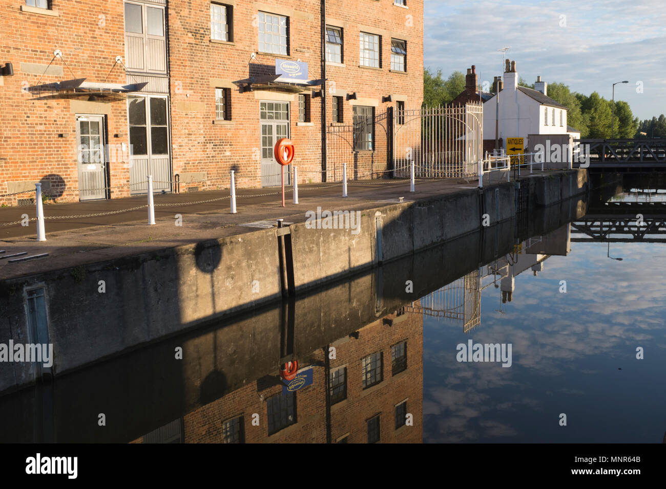 Gloucester docks sharpness canal river hi-res stock photography and ...