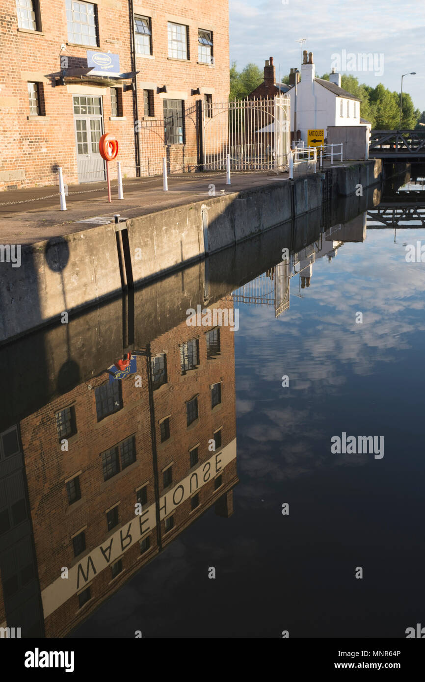 The lock at Gloucester docks - Gloucester and Sharpness Canal Stock ...