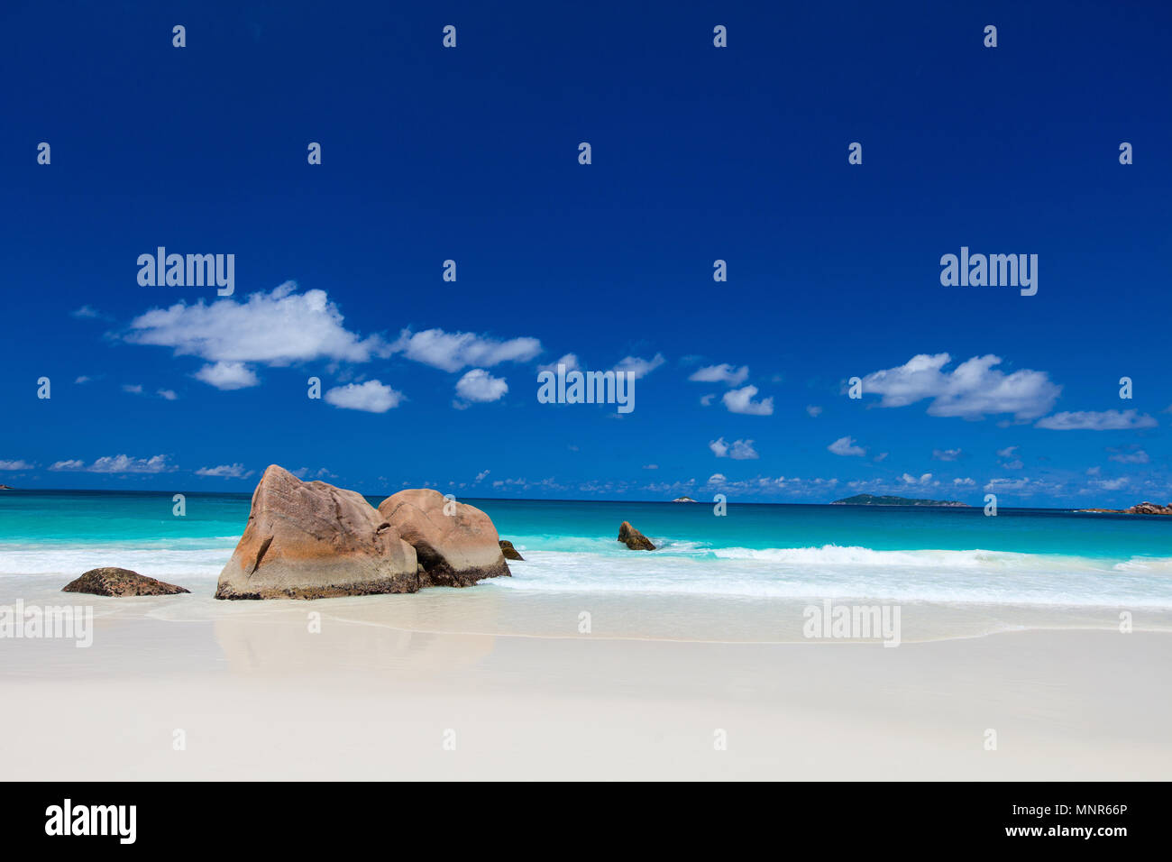 Landscape of stunning tropical beach at Seychelles Stock Photo - Alamy