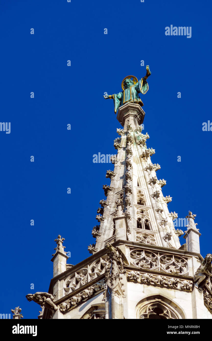 Munich city symbol monk hi-res stock photography and images - Alamy