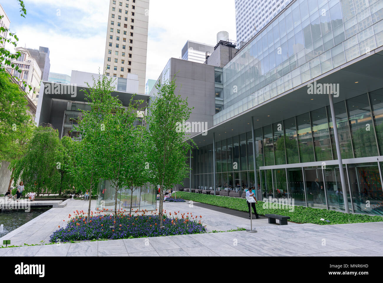 Sculpture garden at moma hi-res stock photography and images - Alamy