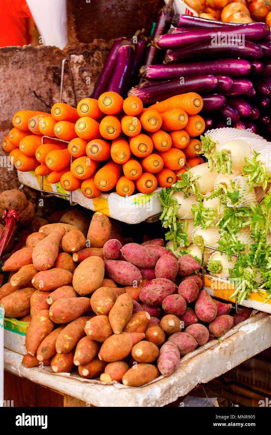Fresh organic vegetables at outdoor market Stock Photo - Alamy