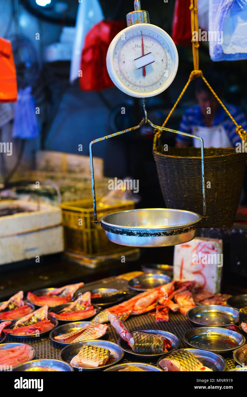 Fresh fish at seafood market in Hong Kong Stock Photo - Alamy