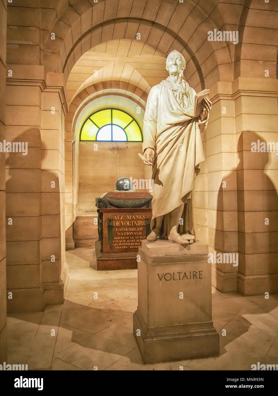 Voltaire's tomb and statue in the crypt of the Pantheon in Paris Stock ...