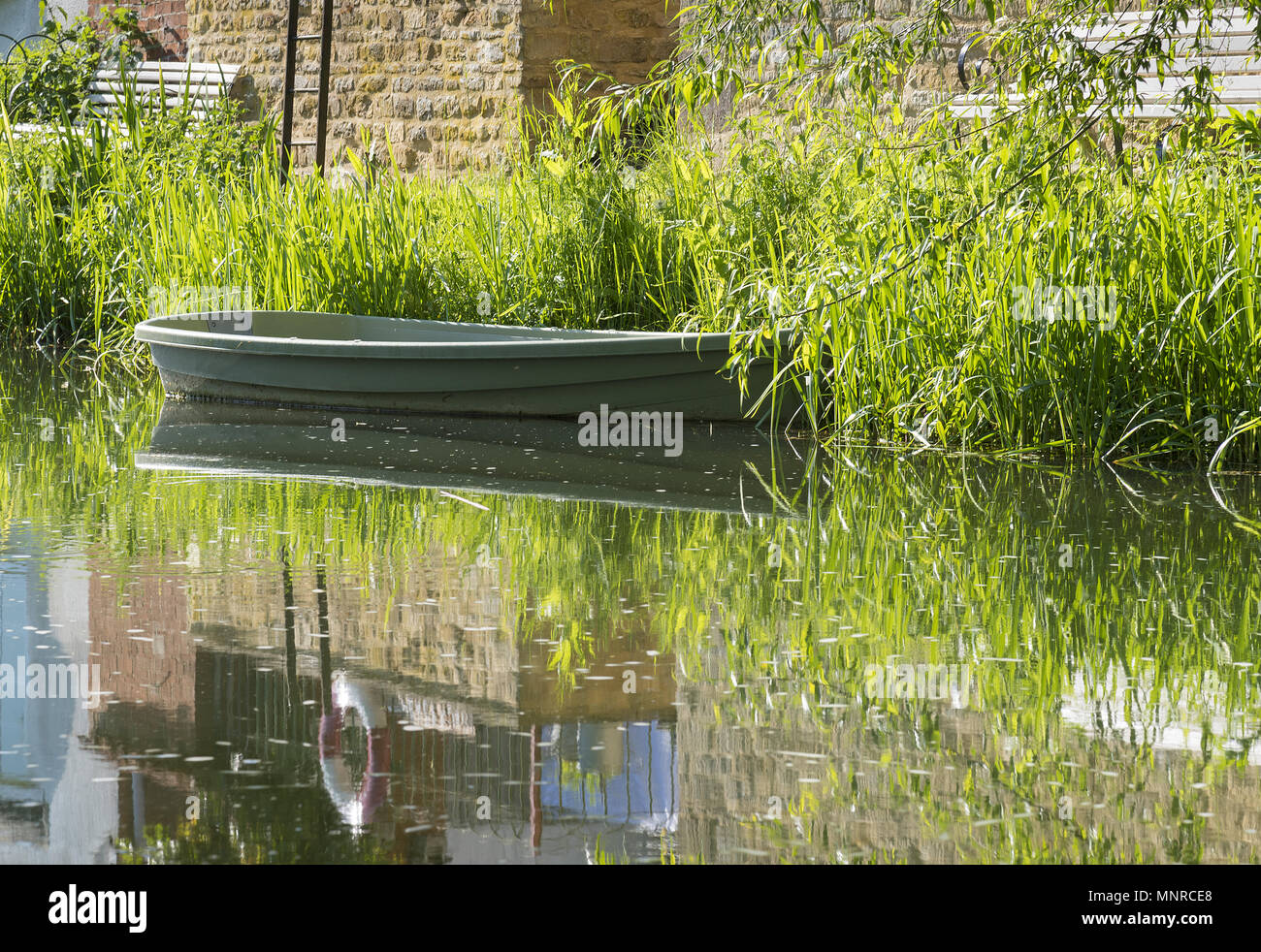 Empty rowing boat hi-res stock photography and images - Alamy