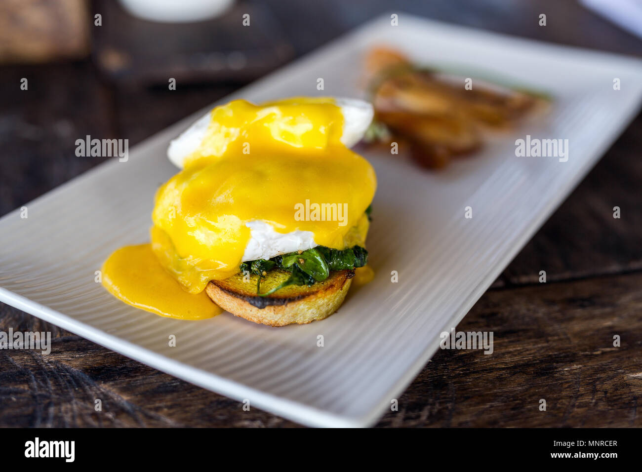 Egg benedict bacon hi-res stock photography and images - Alamy