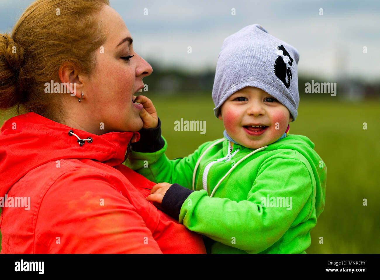 Mom and girl walking hi-res stock photography and images - Alamy