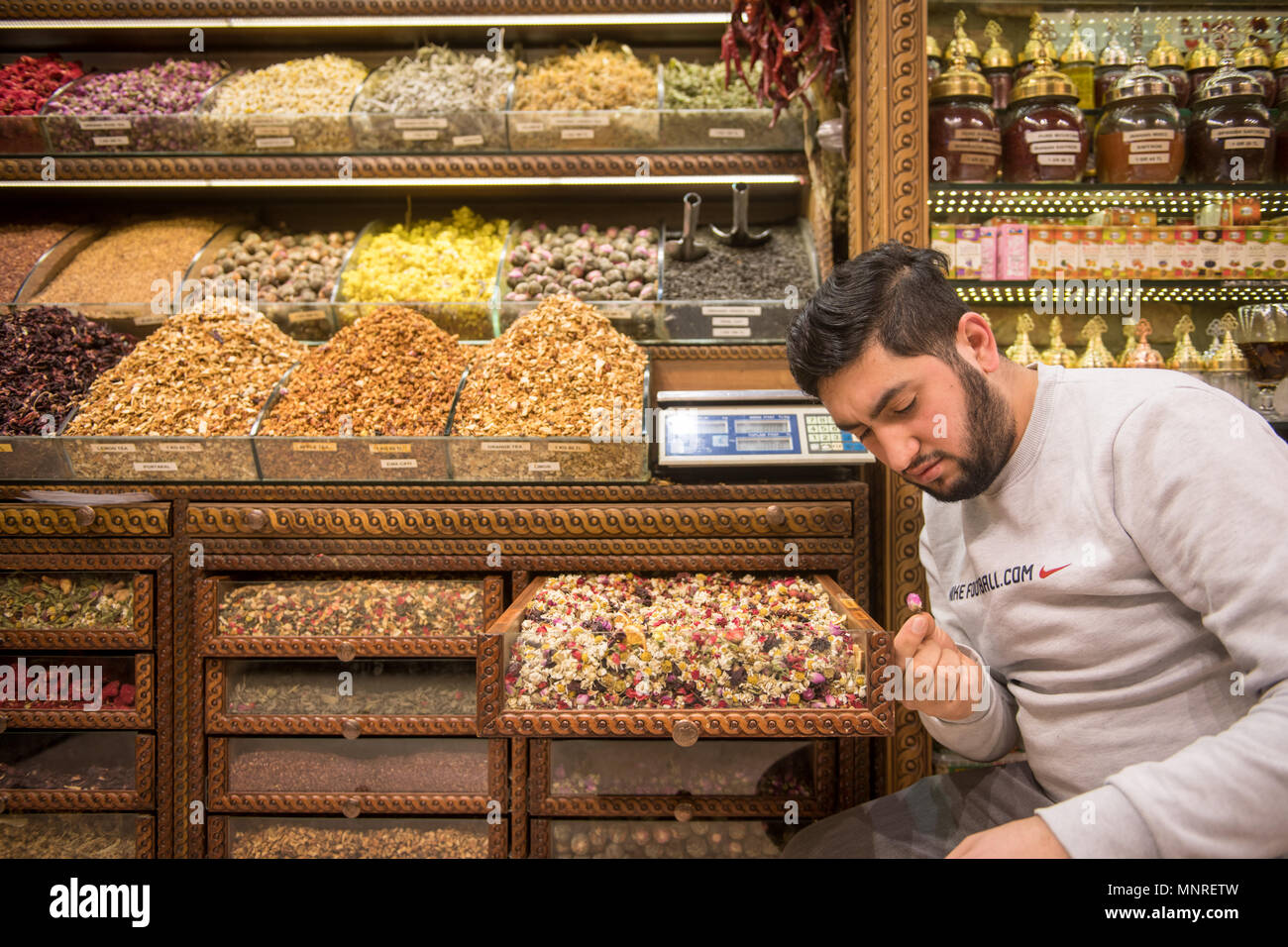 Tea vendor in istanbul hi-res stock photography and images - Alamy
