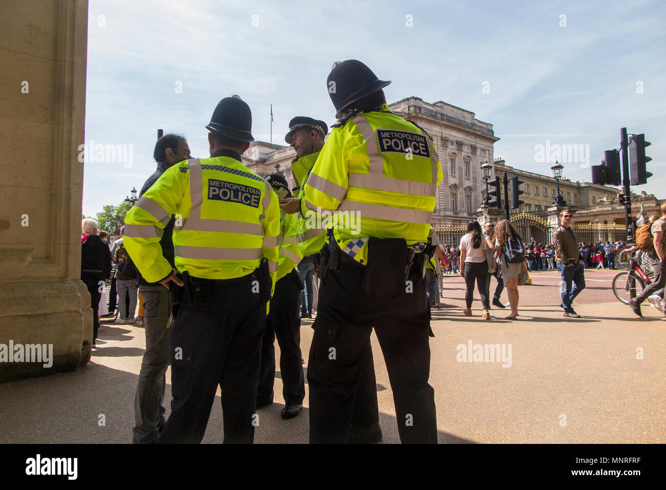 Police arresting a pickpocket at the changing of the guard at ...