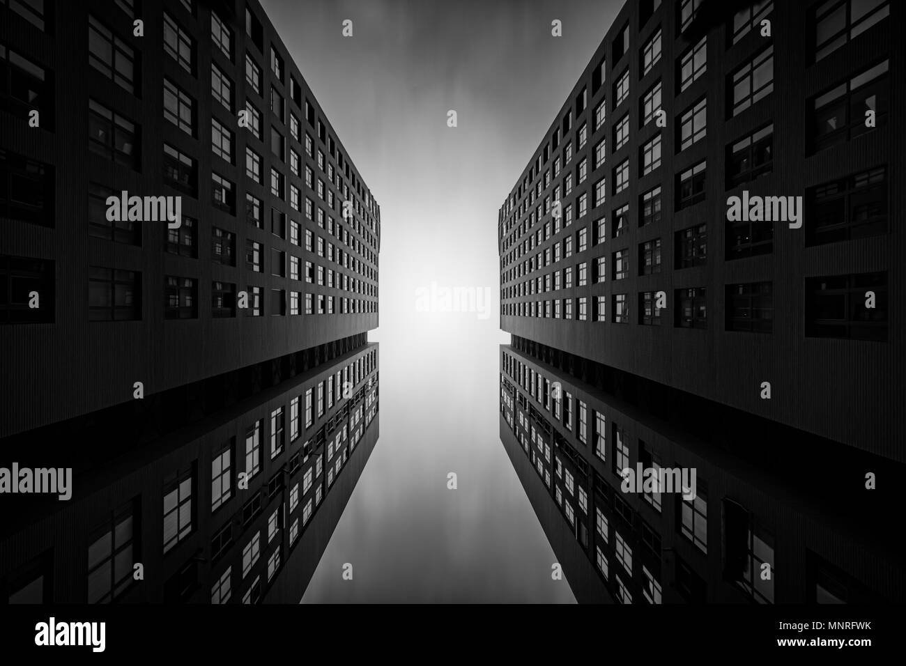Symmetry in buildings hi-res stock photography and images - Alamy