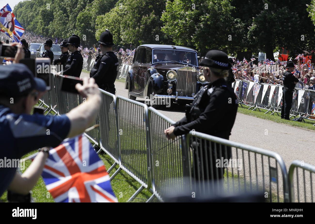 Meghan Markle rides in a car accompanied by her mother, Ms Doria ...
