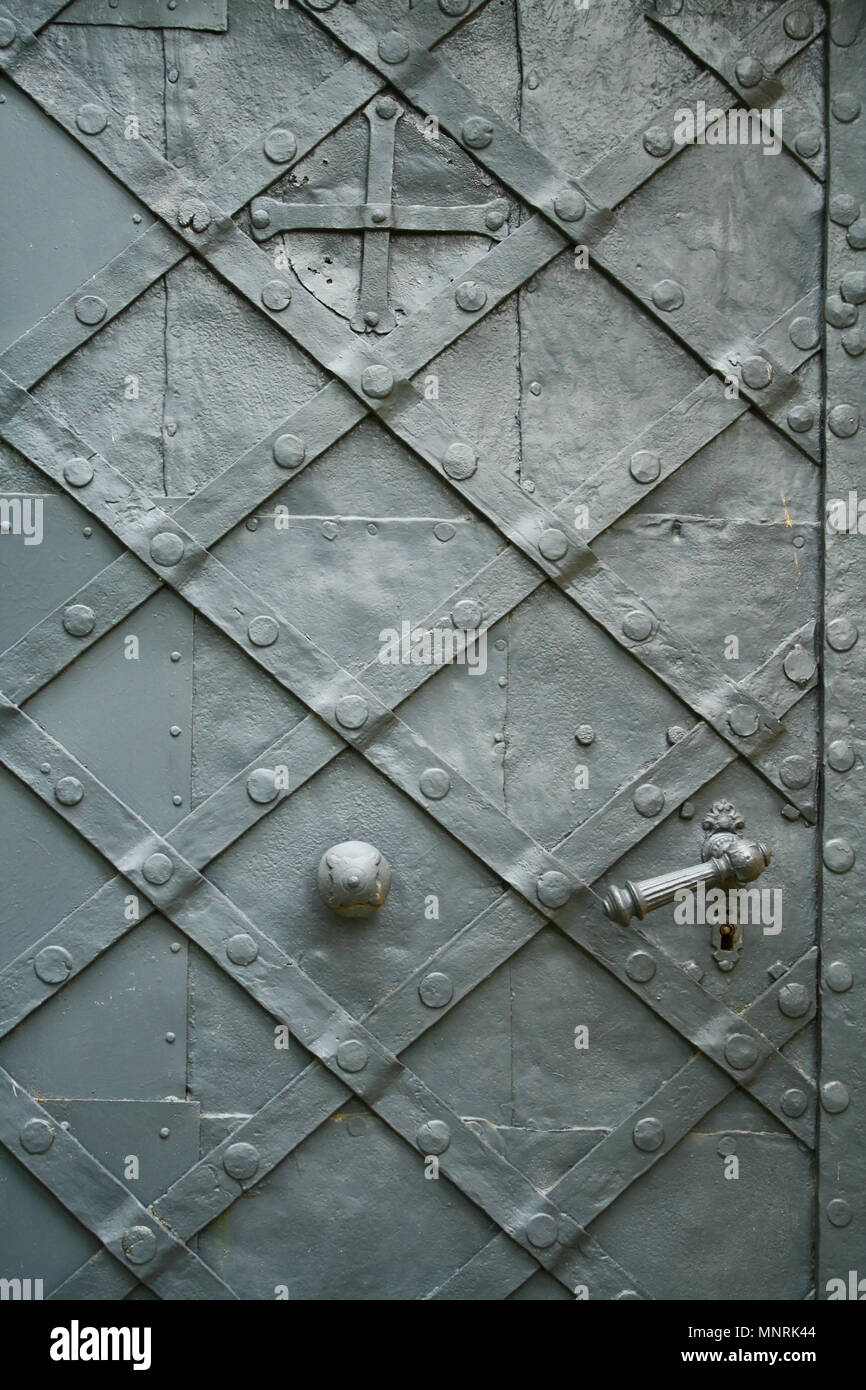 Metal door gate texture. Old ancient portal Stock Photo - Alamy
