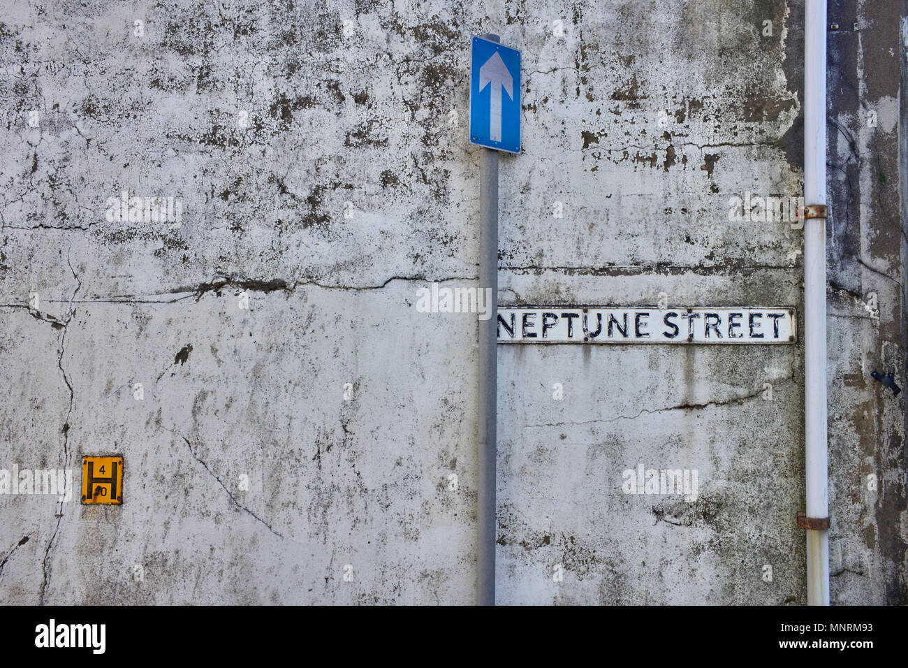 Fire hydrant sign on wall hi-res stock photography and images - Alamy
