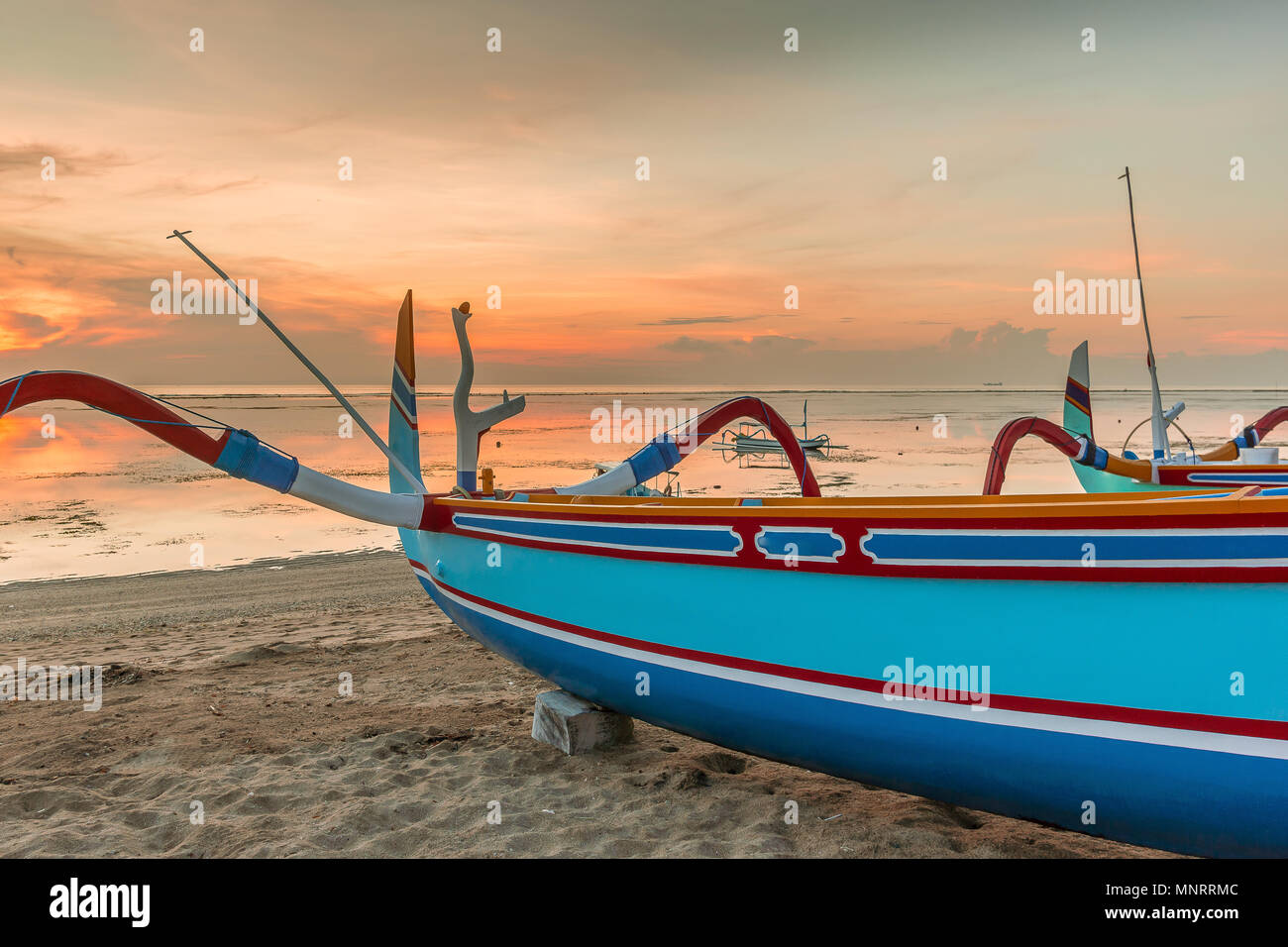 Traditional indonesian fishing boat hi-res stock photography and images ...