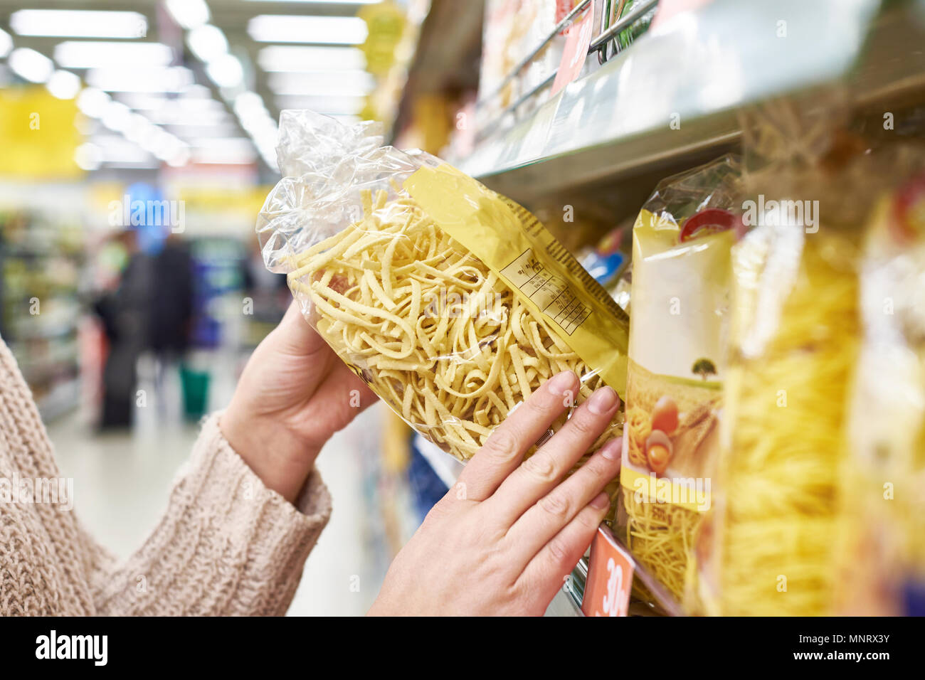 Pasta spaghetti supermarket shelf hi-res stock photography and images ...